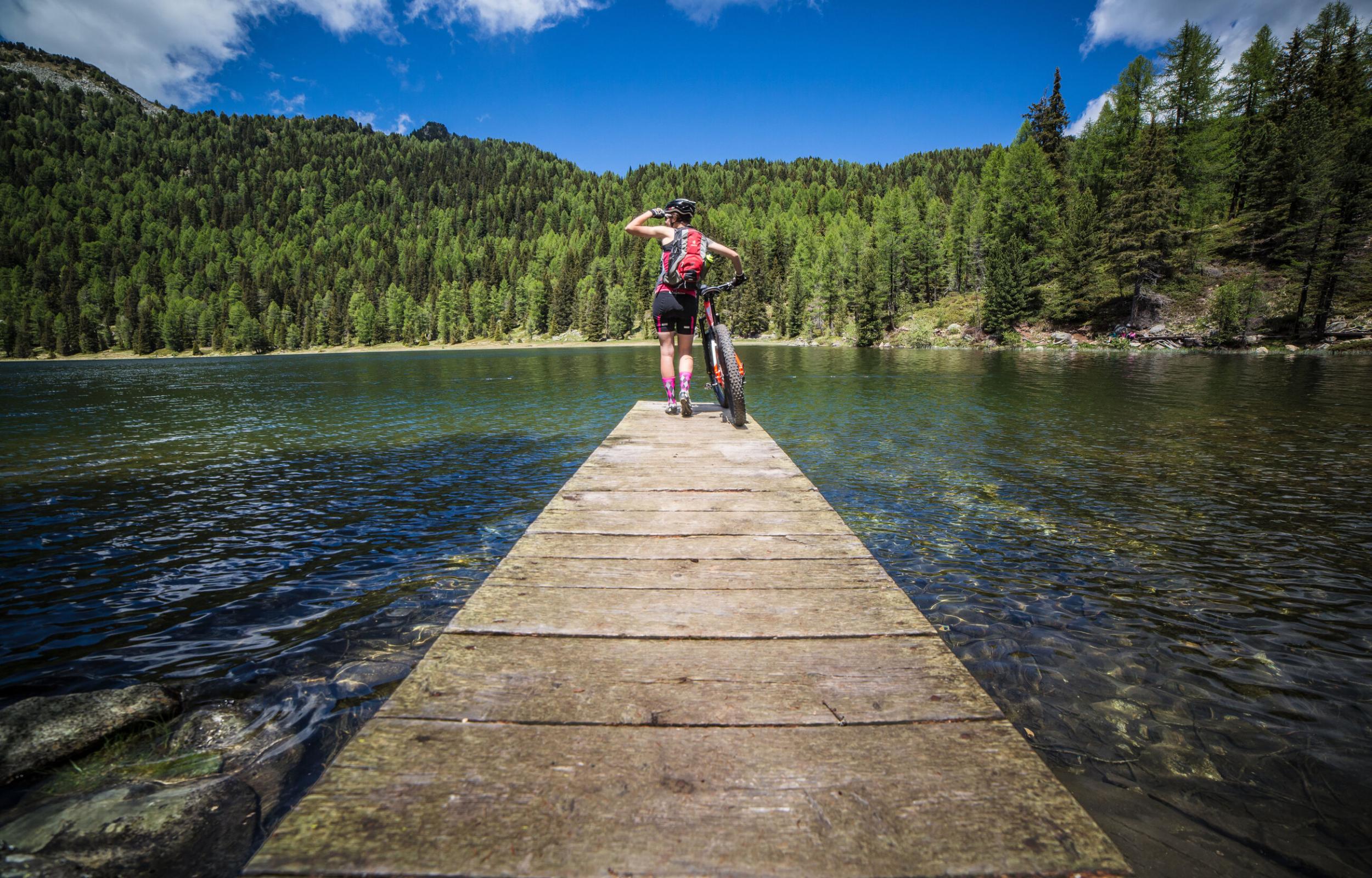 Itinerari in bicicletta le escursioni tra gusto e divertimento